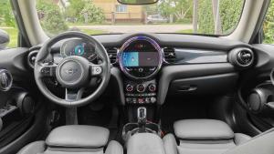 Grey MINI cooper-s 2023 in Vilnius, with an engine capacity of 2.00 L and mileage of 55 thousand km for 25500 €, photo 18 on AUTOMOTO.COM.LV