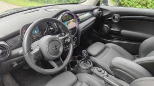 Grey MINI cooper-s 2023 in Vilnius, with an engine capacity of 2.00 L and mileage of 55 thousand km for 25500 €, photo 19 on AUTOMOTO.COM.LV