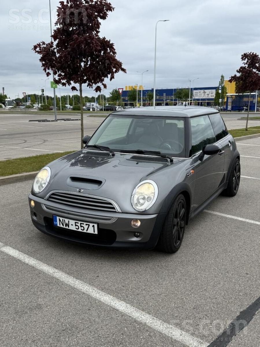 Grey MINI cooper-s 2003 in Riga, with an engine capacity of 1.60 L and mileage of 330 thousand km for 2390 €, photo 1 on AUTOMOTO.COM.LV