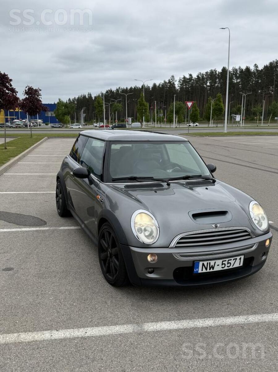 Grey MINI cooper-s 2003 in Riga, with an engine capacity of 1.60 L and mileage of 330 thousand km for 2390 €, photo 5 on AUTOMOTO.COM.LV