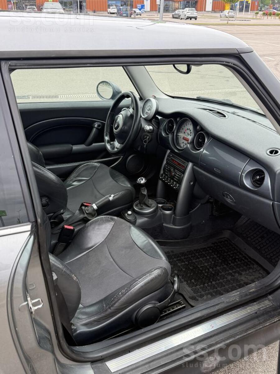 Grey MINI cooper-s 2003 in Riga, with an engine capacity of 1.60 L and mileage of 330 thousand km for 2390 €, photo 7 on AUTOMOTO.COM.LV