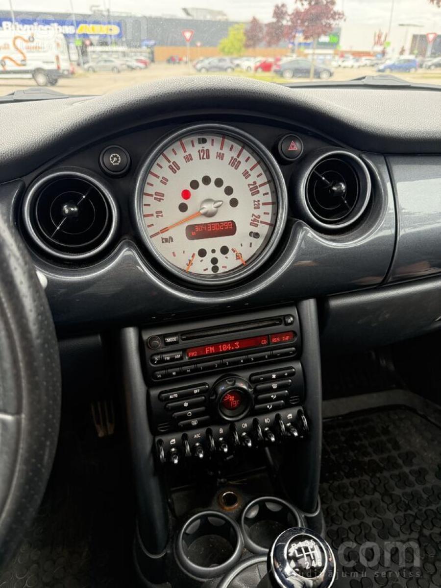 Grey MINI cooper-s 2003 in Riga, with an engine capacity of 1.60 L and mileage of 330 thousand km for 2390 €, photo 8 on AUTOMOTO.COM.LV