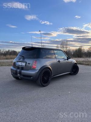 Grey MINI cooper-s 2004 in Riga, with an engine capacity of 1.60 L and mileage of 141 thousand km for 2700 €, photo 15 on AUTOMOTO.COM.LV