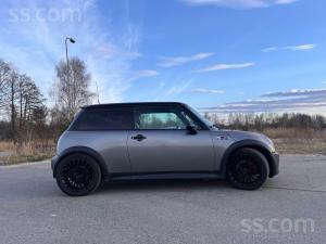 Grey MINI cooper-s 2004 in Riga, with an engine capacity of 1.60 L and mileage of 141 thousand km for 2700 €, photo 18 on AUTOMOTO.COM.LV