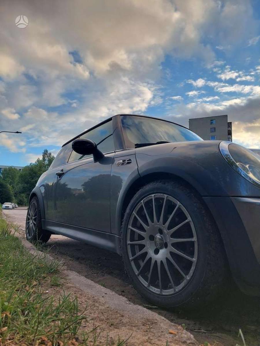 Grey MINI cooper-s 2004 in Vilnius, with an engine capacity of 1.60 L and mileage of 320 thousand km for 2990 €, photo 1 on AUTOMOTO.COM.LV