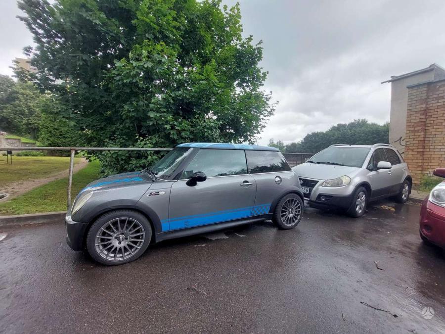 Grey MINI cooper-s 2004 in Vilnius, with an engine capacity of 1.60 L and mileage of 320 thousand km for 2990 €, photo 3 on AUTOMOTO.COM.LV