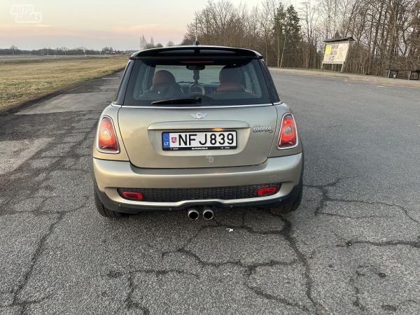 Pelēks MINI cooper-s 2007 Prienai, ar dzinēja tilpumu 1.60 L un nobraukumu 182 tūkst. km par 3300 €, foto 4 vietnē AUTOMOTO.COM.LV