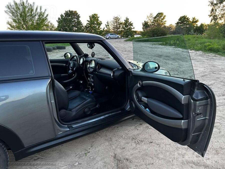 Grey MINI cooper-s 2007 in Riga, with an engine capacity of 1.60 L and mileage of 221 thousand km for 5600 €, photo 11 on AUTOMOTO.COM.LV