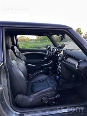 Grey MINI cooper-s 2007 in Riga, with an engine capacity of 1.60 L and mileage of 221 thousand km for 5600 €, photo 12 on AUTOMOTO.COM.LV