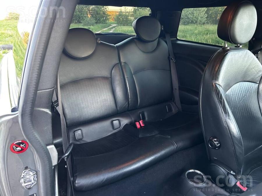Grey MINI cooper-s 2007 in Riga, with an engine capacity of 1.60 L and mileage of 221 thousand km for 5600 €, photo 13 on AUTOMOTO.COM.LV
