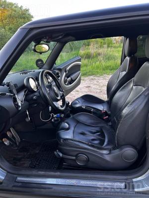 Grey MINI cooper-s 2007 in Riga, with an engine capacity of 1.60 L and mileage of 221 thousand km for 5600 €, photo 15 on AUTOMOTO.COM.LV