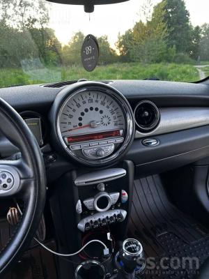 Grey MINI cooper-s 2007 in Riga, with an engine capacity of 1.60 L and mileage of 221 thousand km for 5600 €, photo 16 on AUTOMOTO.COM.LV
