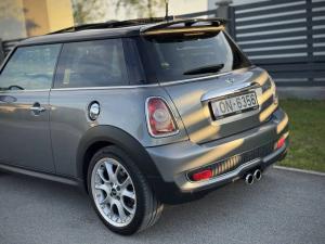 Pelēks MINI cooper-s 2008 Jelgava, ar dzinēja tilpumu 1.60 L un nobraukumu 169 tūkst. km par 5950 €, foto 5 vietnē AUTOMOTO.COM.LV