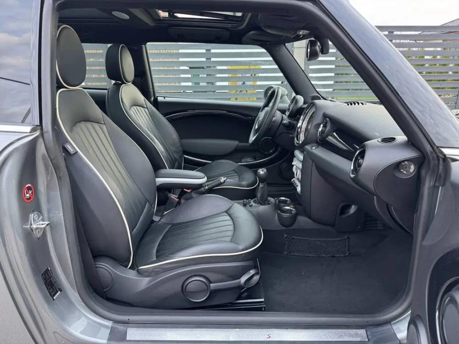 Pelēks MINI cooper-s 2008 Jelgava, ar dzinēja tilpumu 1.60 L un nobraukumu 169 tūkst. km par 5950 €, foto 15 vietnē AUTOMOTO.COM.LV