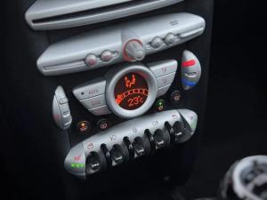 Pelēks MINI cooper-s 2008 Jelgava, ar dzinēja tilpumu 1.60 L un nobraukumu 169 tūkst. km par 5950 €, foto 19 vietnē AUTOMOTO.COM.LV