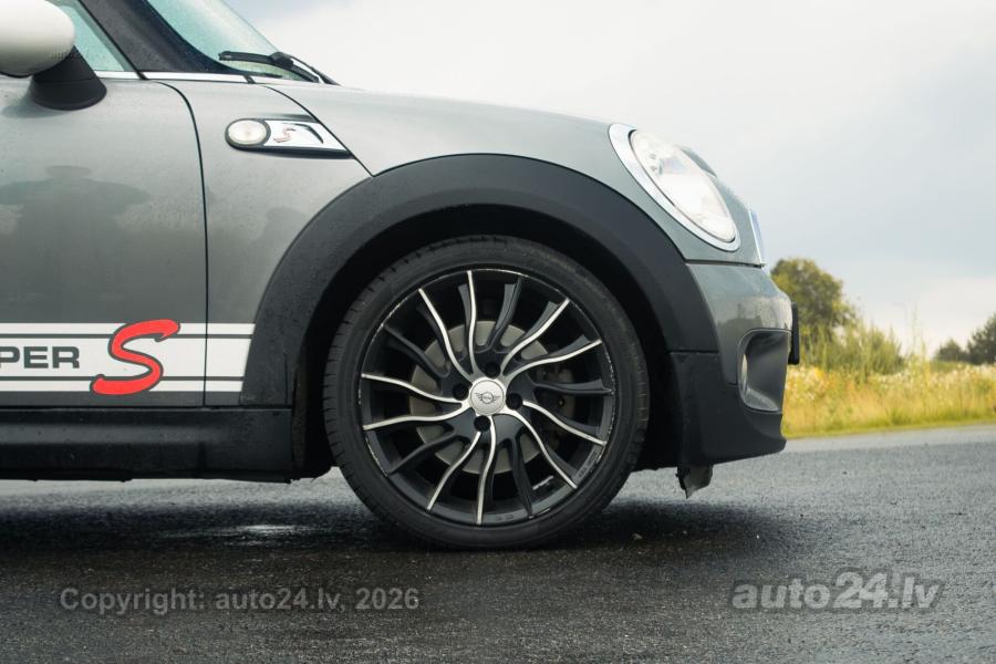 Pelēks MINI cooper-s 2009 Tallina, ar dzinēja tilpumu 1.60 L un nobraukumu 186 tūkst. km par 6700 €, foto 14 vietnē AUTOMOTO.COM.LV