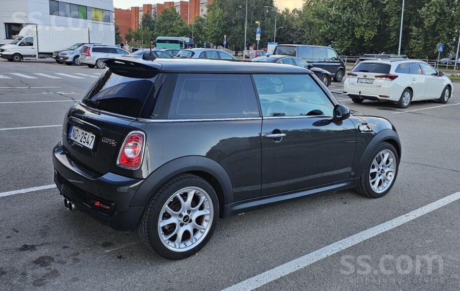 Grey MINI cooper-s 2010 in Ogre, with an engine capacity of 1.60 L and mileage of 143 thousand km for 6200 €, photo 5 on AUTOMOTO.COM.LV