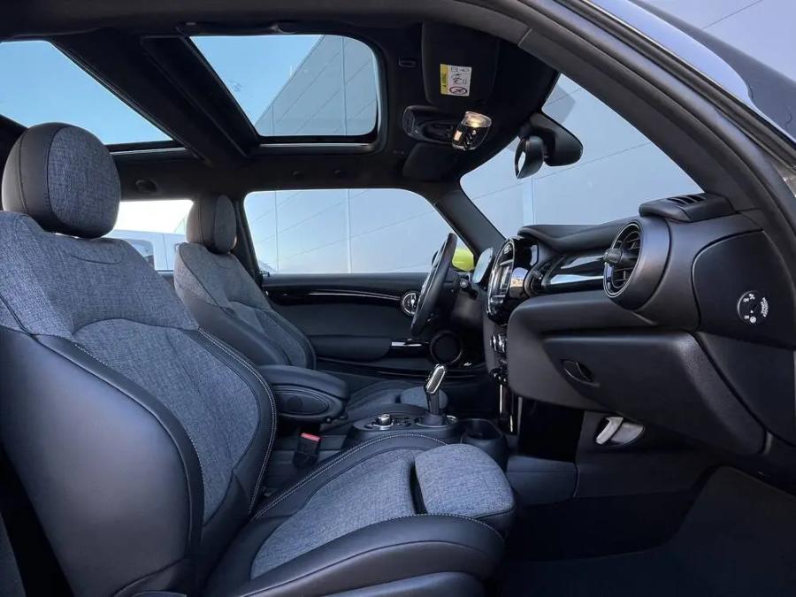 Grey MINI cooper-s 2020 in Riga, with an engine capacity of 0.00 L and mileage of 44 thousand km for 18500 €, photo 7 on AUTOMOTO.COM.LV