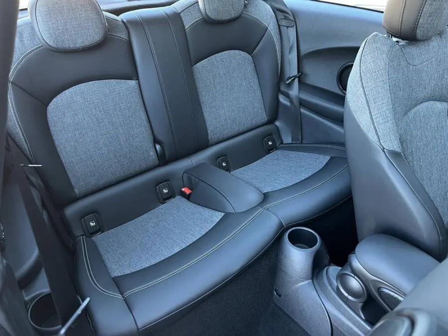 Grey MINI cooper-s 2020 in Riga, with an engine capacity of 0.00 L and mileage of 44 thousand km for 18500 €, photo 8 on AUTOMOTO.COM.LV