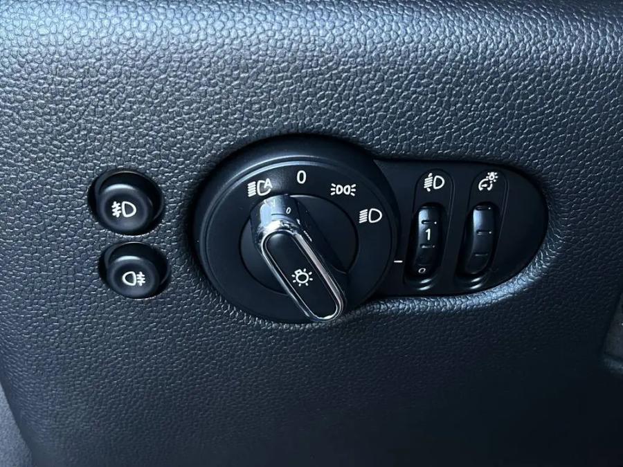 Grey MINI cooper-s 2020 in Riga, with an engine capacity of 0.00 L and mileage of 44 thousand km for 18500 €, photo 17 on AUTOMOTO.COM.LV