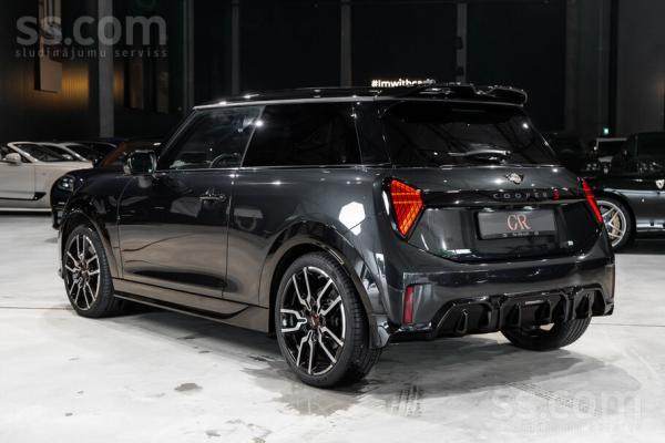 Grey MINI cooper-s 2024 in Riga, with an engine capacity of 2.00 L and mileage of 4 thousand km for 35696 €, photo 6 on AUTOMOTO.COM.LV