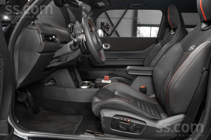 Grey MINI cooper-s 2024 in Riga, with an engine capacity of 2.00 L and mileage of 4 thousand km for 35696 €, photo 8 on AUTOMOTO.COM.LV
