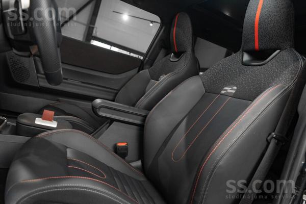 Grey MINI cooper-s 2024 in Riga, with an engine capacity of 2.00 L and mileage of 4 thousand km for 35696 €, photo 8 on AUTOMOTO.COM.LV