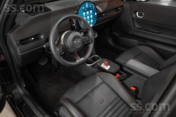 Grey MINI cooper-s 2024 in Riga, with an engine capacity of 2.00 L and mileage of 4 thousand km for 35696 €, photo 9 on AUTOMOTO.COM.LV
