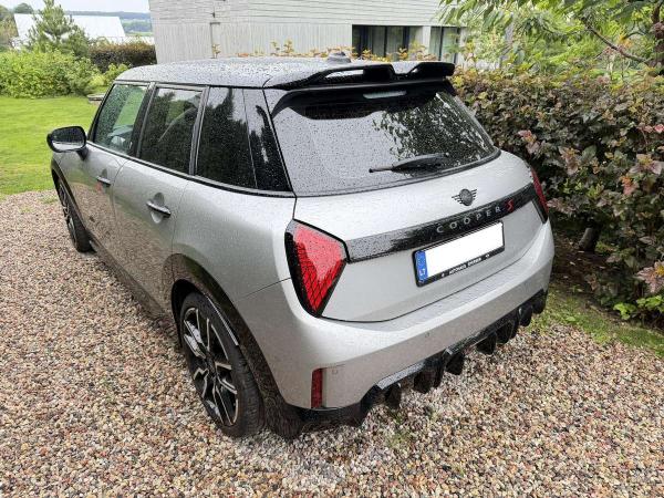 Pelēks MINI cooper-s 2025 Viļņa, ar dzinēja tilpumu 2.00 L un nobraukumu 10 tūkst. km par 33600 €, foto 1 vietnē AUTOMOTO.COM.LV