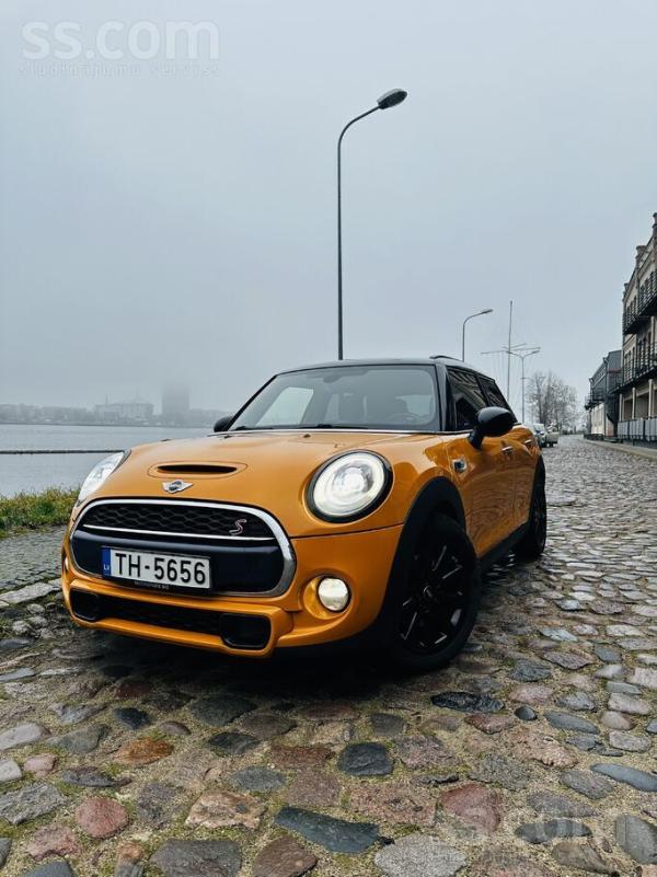 Orange MINI cooper-s 2015 in Riga, with an engine capacity of 2.00 L and mileage of 164 thousand km for 11900 €, photo 3 on AUTOMOTO.COM.LV