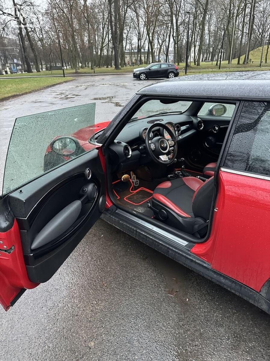 Red MINI cooper-s 2007 in Vilnius, with an engine capacity of 1.60 L and mileage of 216 thousand km for 3900 €, photo 9 on AUTOMOTO.COM.LV