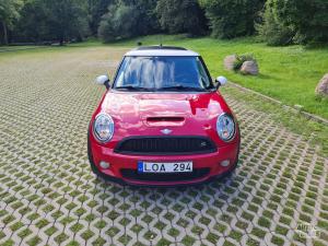 Red MINI cooper-s 2008 in Vilnius, with an engine capacity of 1.60 L and mileage of 133 thousand km for 3000 €, photo 3 on AUTOMOTO.COM.LV