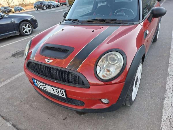 Red MINI cooper-s 2009 in Vilnius, with an engine capacity of 1.60 L and mileage of 202 thousand km for 2800 €, photo 3 on AUTOMOTO.COM.LV
