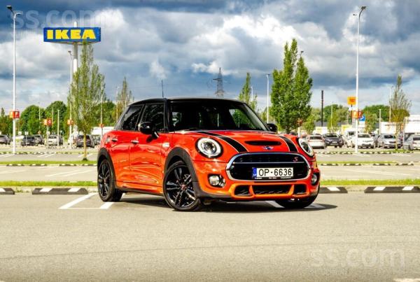 Red MINI cooper-s 2016 in Riga, with an engine capacity of 2.00 L and mileage of 269 thousand km for 10590 €, photo 3 on AUTOMOTO.COM.LV
