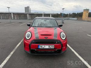 Red MINI cooper-s 2022 in Riga, with an engine capacity of 2.00 L and mileage of 79 thousand km for 27700 €, photo 3 on AUTOMOTO.COM.LV