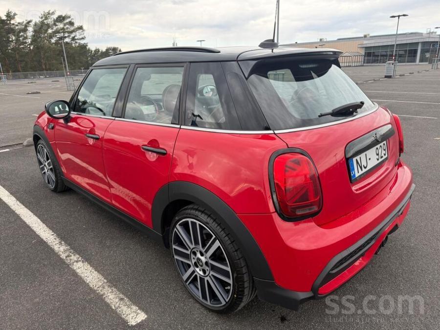 Red MINI cooper-s 2022 in Riga, with an engine capacity of 2.00 L and mileage of 79 thousand km for 27700 €, photo 6 on AUTOMOTO.COM.LV