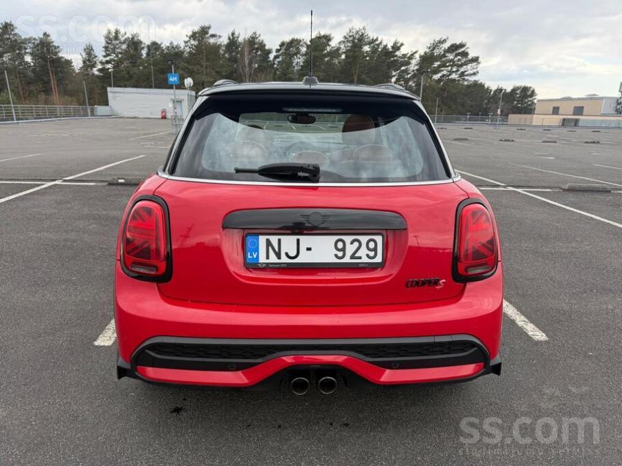 Red MINI cooper-s 2022 in Riga, with an engine capacity of 2.00 L and mileage of 79 thousand km for 27700 €, photo 7 on AUTOMOTO.COM.LV