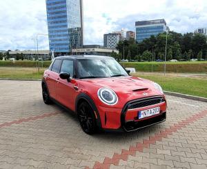 Red MINI cooper-s 2023 in Vilnius, with an engine capacity of 2.00 L and mileage of 61 thousand km for 19700 €, photo 5 on AUTOMOTO.COM.LV