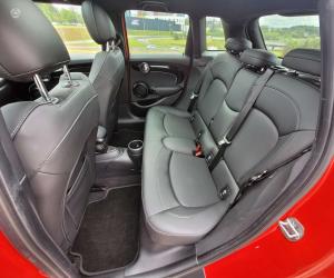 Red MINI cooper-s 2023 in Vilnius, with an engine capacity of 2.00 L and mileage of 61 thousand km for 19700 €, photo 19 on AUTOMOTO.COM.LV