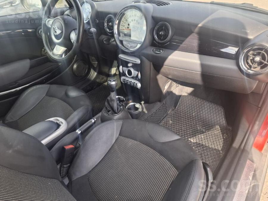 Red MINI cooper-s 2010 in Talsi, with an engine capacity of 1.60 L and mileage of 177 thousand km for 5800 €, photo 13 on AUTOMOTO.COM.LV