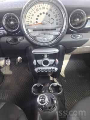 Red MINI cooper-s 2010 in Talsi, with an engine capacity of 1.60 L and mileage of 177 thousand km for 5800 €, photo 20 on AUTOMOTO.COM.LV