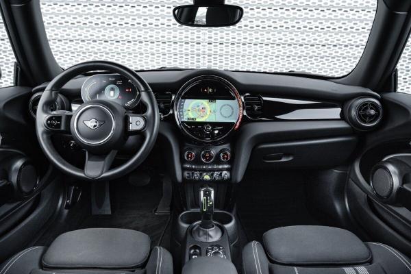 MINI cooper-s 2024 in Marupe, with an engine capacity of 0.10 L and mileage of 32 thousand km for 20800 €, photo 6 on AUTOMOTO.COM.LV