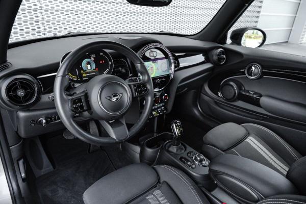 MINI cooper-s 2024 in Marupe, with an engine capacity of 0.10 L and mileage of 32 thousand km for 20800 €, photo 9 on AUTOMOTO.COM.LV