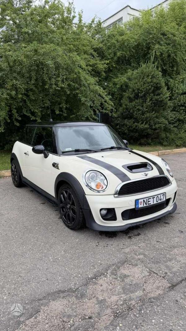 White MINI cooper-s 2013 in Vilnius, with an engine capacity of 1.60 L and mileage of 197 thousand km for 4900 €, photo 3 on AUTOMOTO.COM.LV