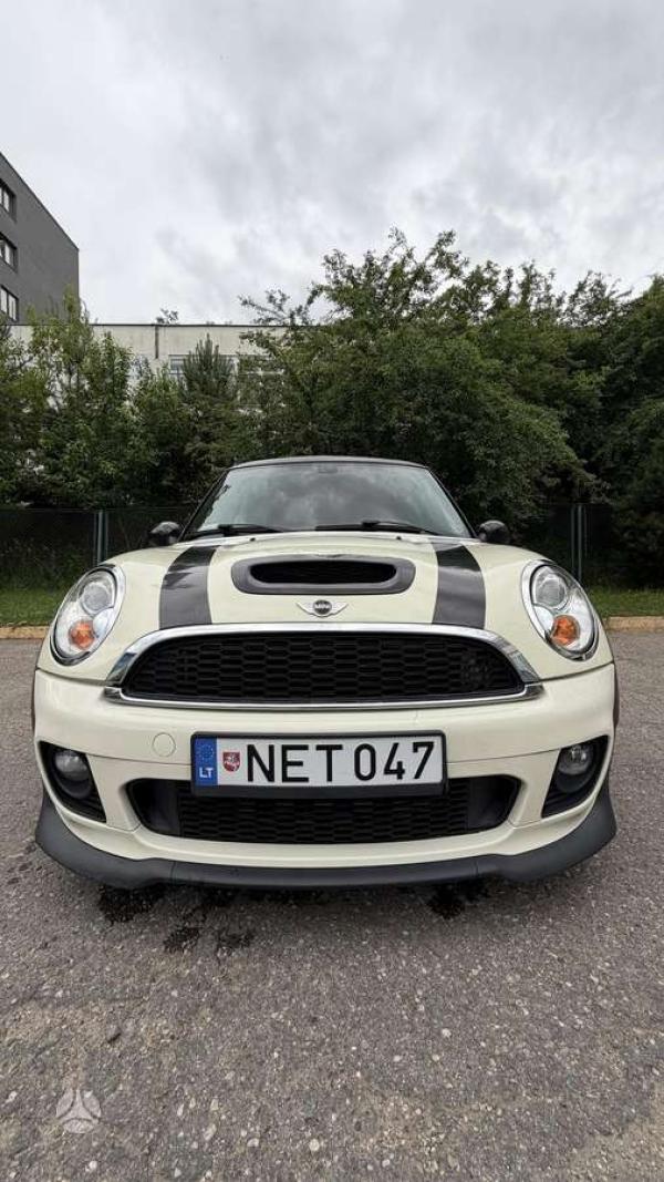 White MINI cooper-s 2013 in Vilnius, with an engine capacity of 1.60 L and mileage of 197 thousand km for 4900 €, photo 4 on AUTOMOTO.COM.LV