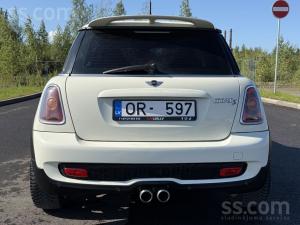 White MINI cooper-s 2008 in Liepaja, with an engine capacity of 1.60 L and mileage of 185 thousand km for 5600 €, photo 9 on AUTOMOTO.COM.LV