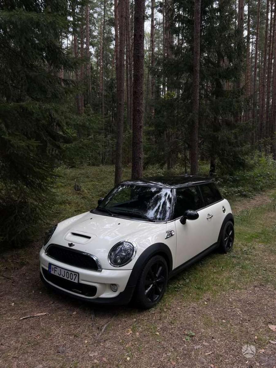 White MINI cooper-s 2013 in Vilnius, with an engine capacity of 1.60 L and mileage of 203 thousand km for 5200 €, photo 1 on AUTOMOTO.COM.LV