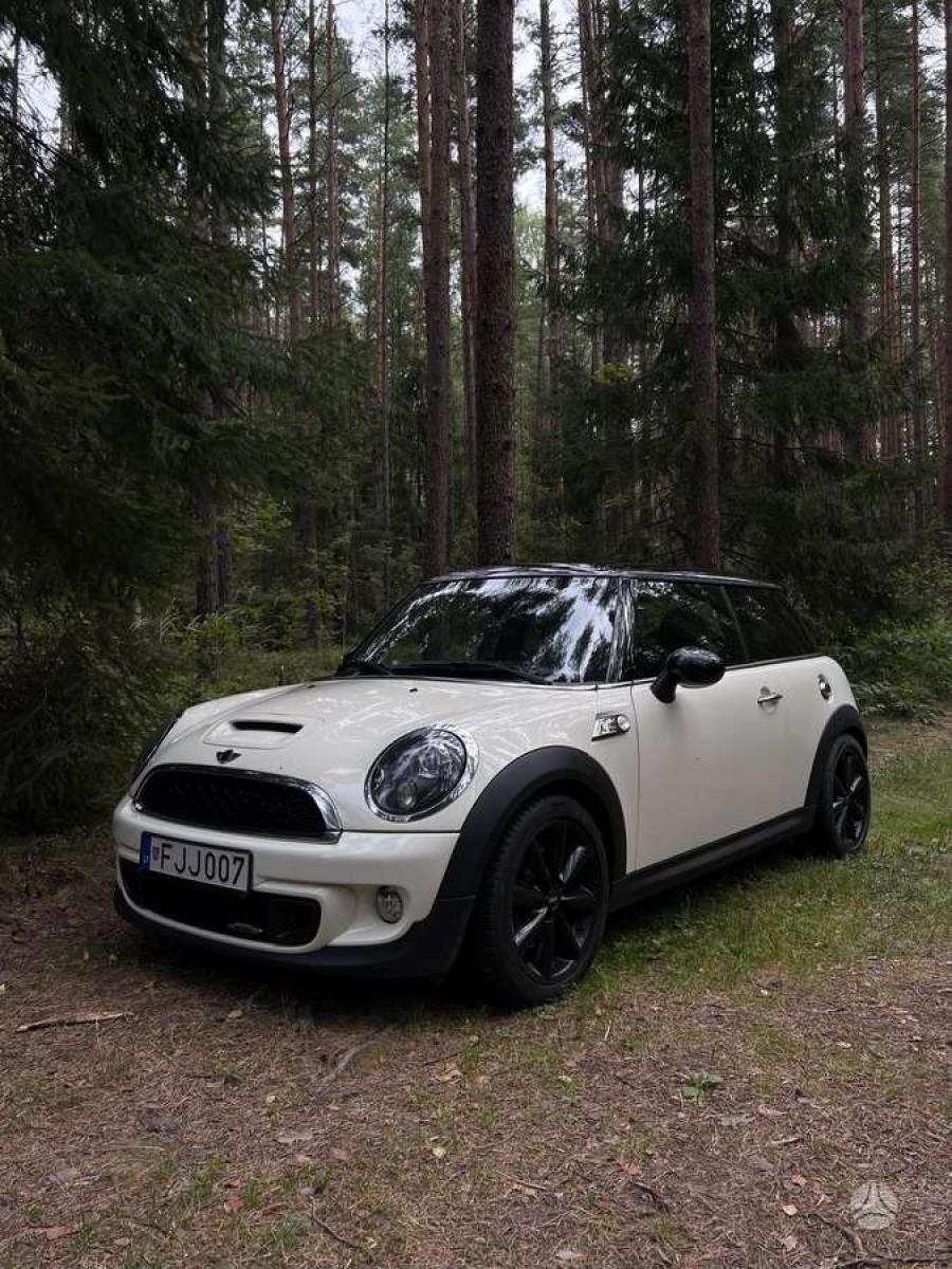 White MINI cooper-s 2013 in Vilnius, with an engine capacity of 1.60 L and mileage of 203 thousand km for 5200 €, photo 3 on AUTOMOTO.COM.LV