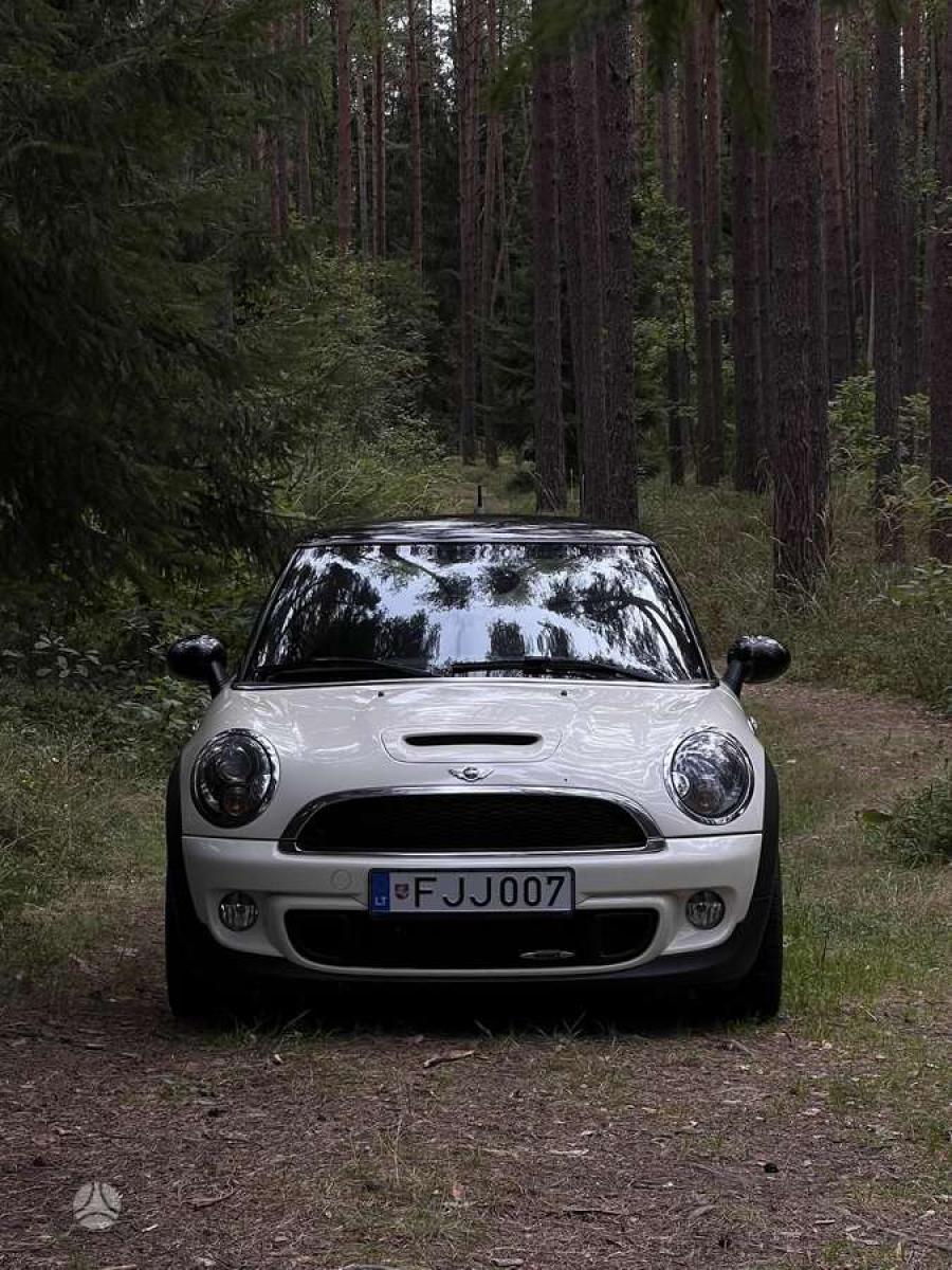 White MINI cooper-s 2013 in Vilnius, with an engine capacity of 1.60 L and mileage of 203 thousand km for 5200 €, photo 4 on AUTOMOTO.COM.LV