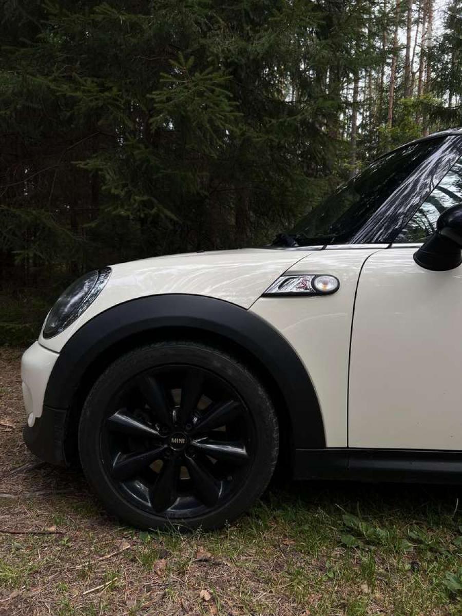 White MINI cooper-s 2013 in Vilnius, with an engine capacity of 1.60 L and mileage of 203 thousand km for 5200 €, photo 5 on AUTOMOTO.COM.LV